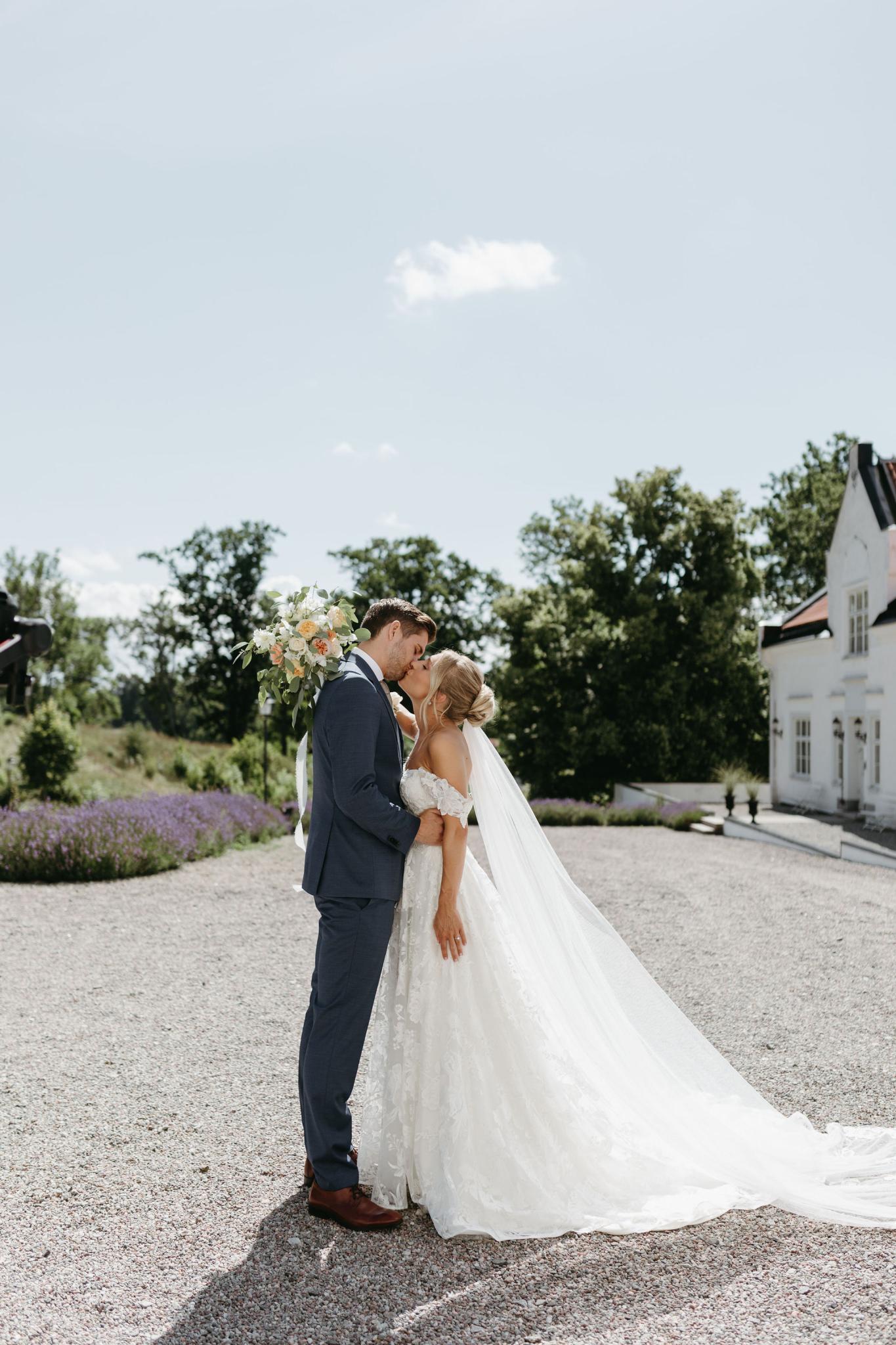 Isabelle + Johan - Madi Lane Bridal